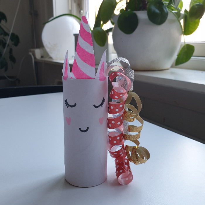 Enhörning av toarulle – enkelt barnpyssel steg för steg